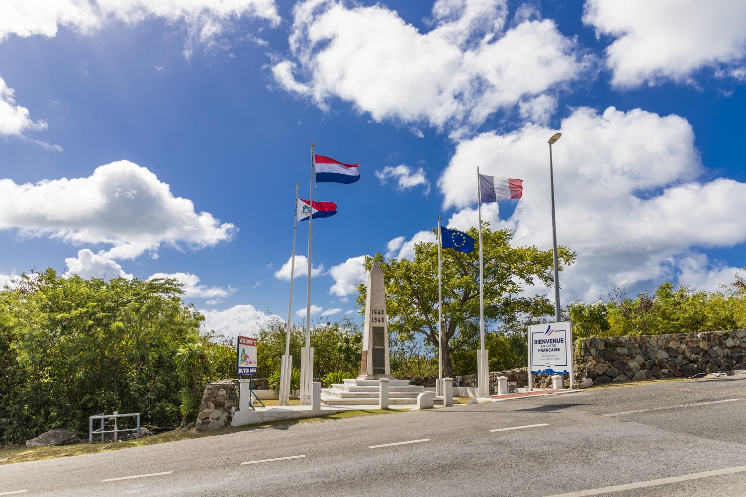 Border-Monument - Buenos Viajes Colombia